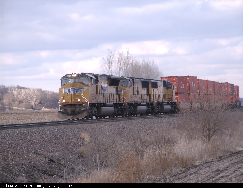 UP 5139 Leads K-Line Containers WB